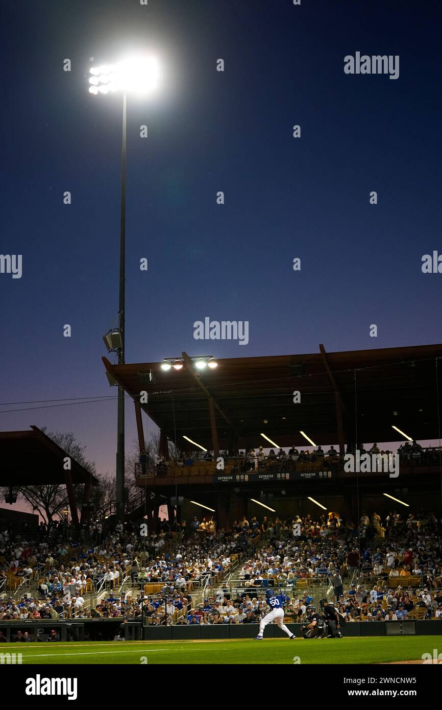 Los Angeles Dodgers' Mookie Betts (50) waits for a pitch during the ...