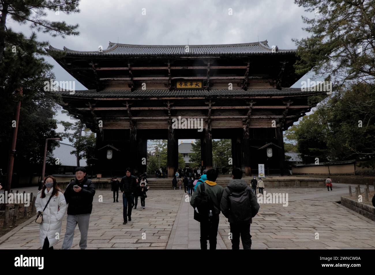 Todai chumon hi-res stock photography and images - Alamy