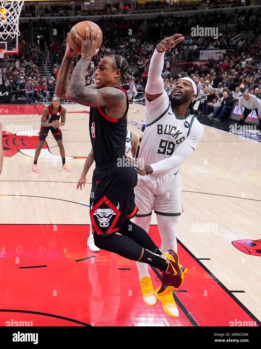 Chicago Bulls' DeMar DeRozan drives to the basket past Milwaukee Bucks ...