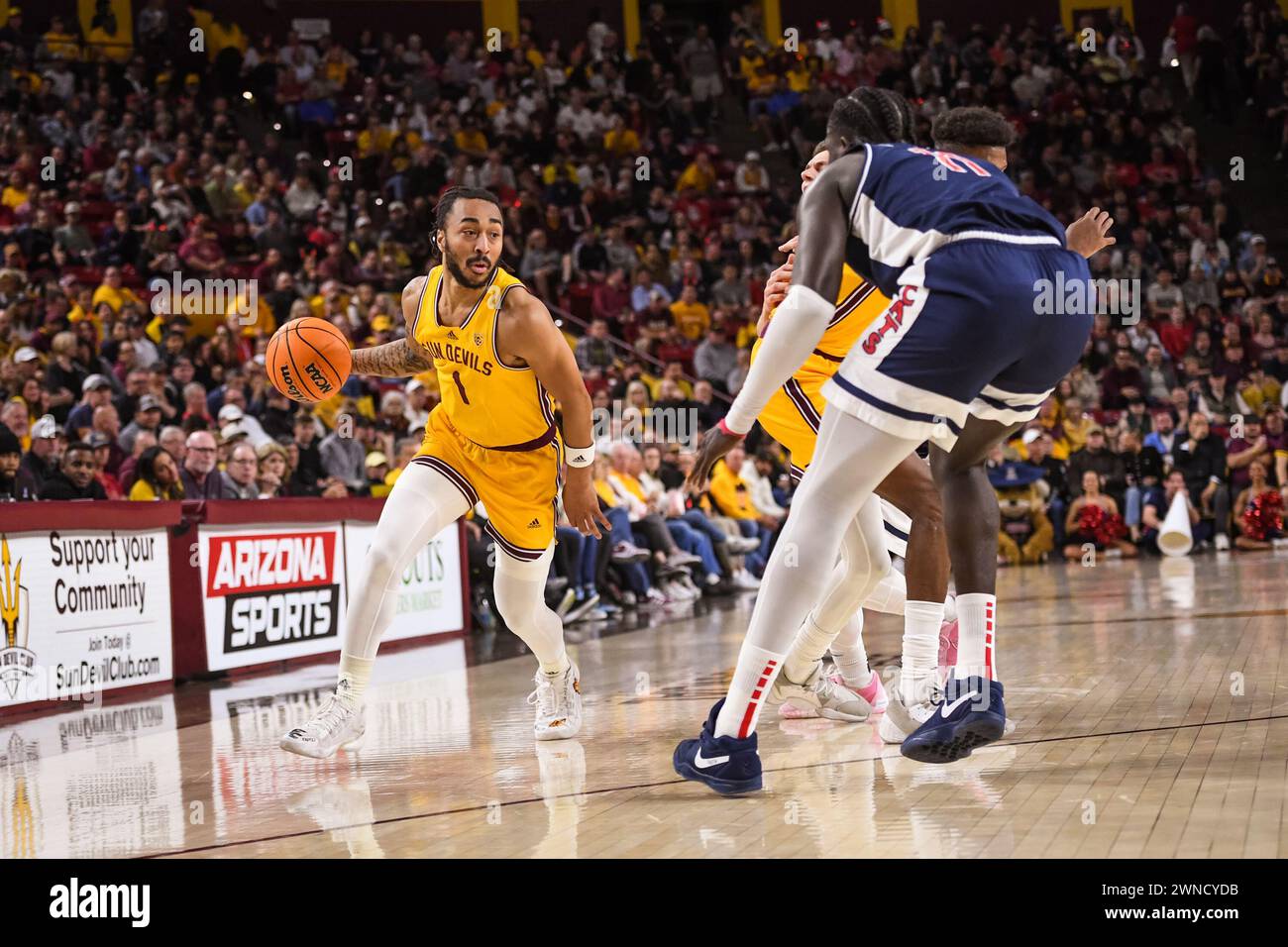 Arizona State Sun Devils guard Frankie Collins (1) drives toward the ...