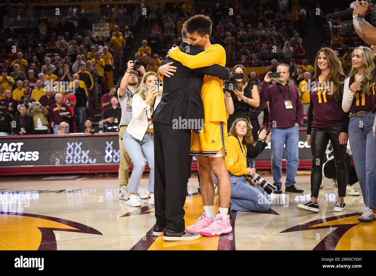 Arizona State Sun Devils head coach Bobby Hurley congratulates son and ...