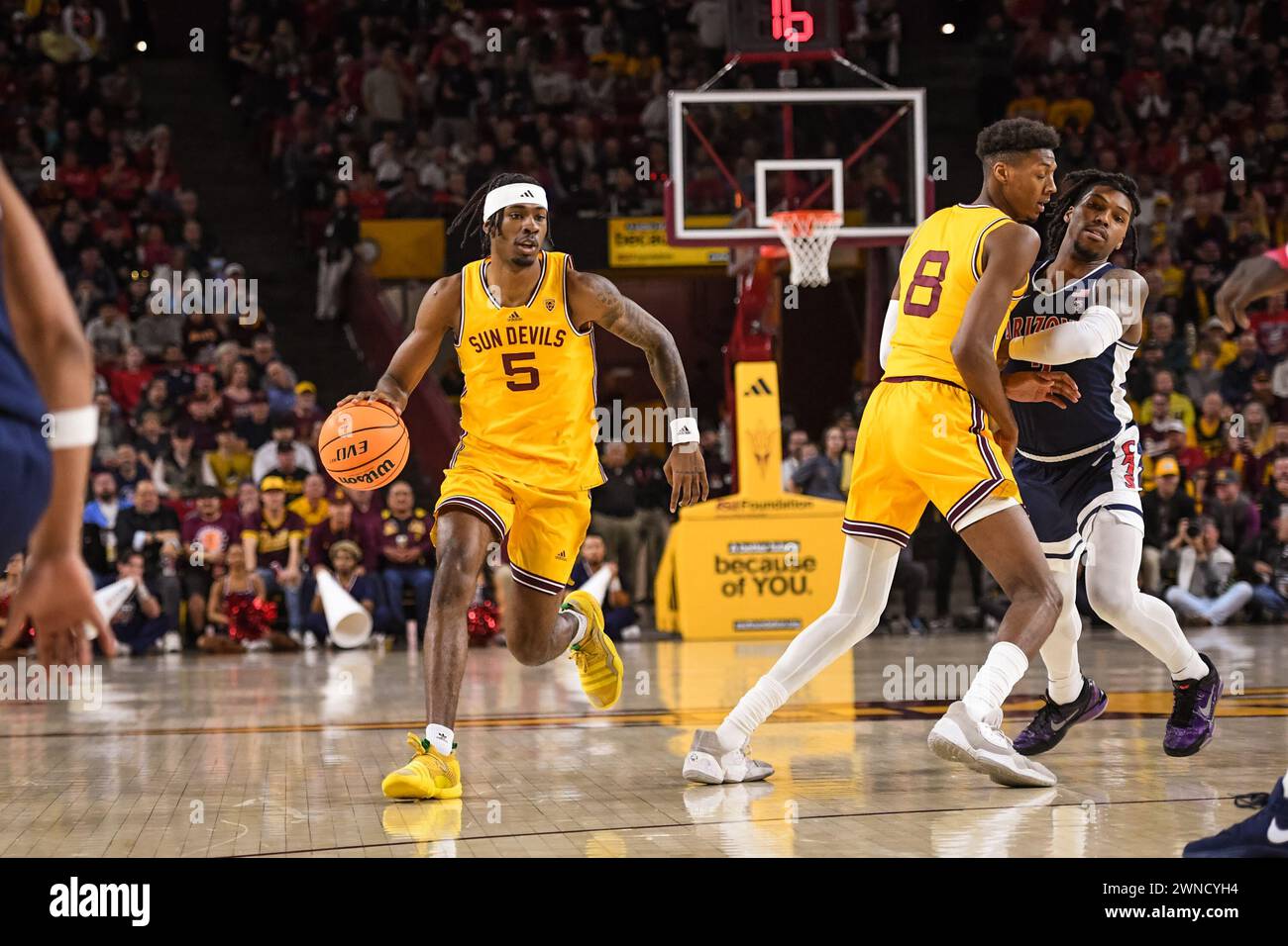 Arizona State Sun Devils guard Jamiya Neal (5) drives toward the basket ...