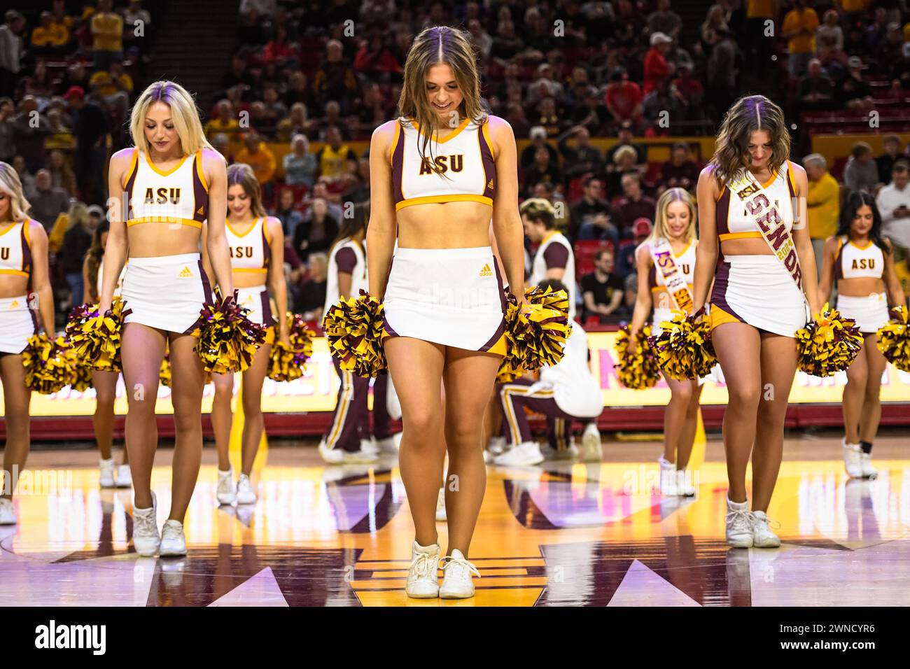 Arizona wildcats cheerleaders hi-res stock photography and images - Alamy