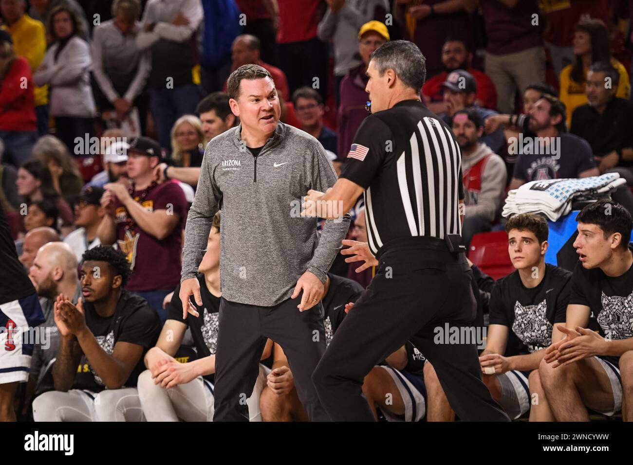 Arizona Wildcats head coach Tommy Lloyd gets a technical in the second ...