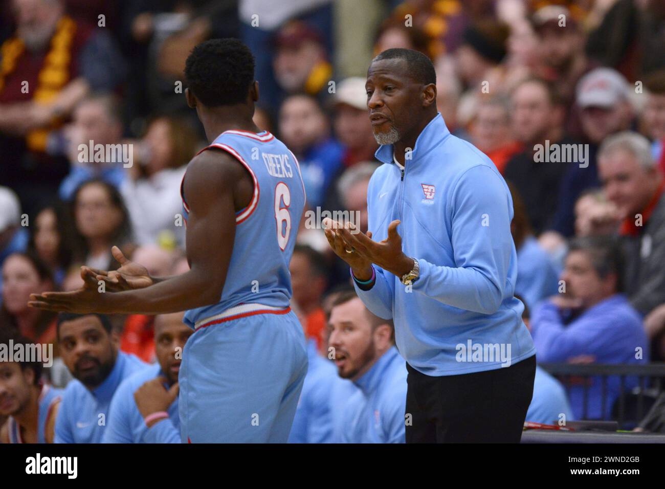Dayton coach Anthony Grant talks with Enoch Cheeks (6) during the ...
