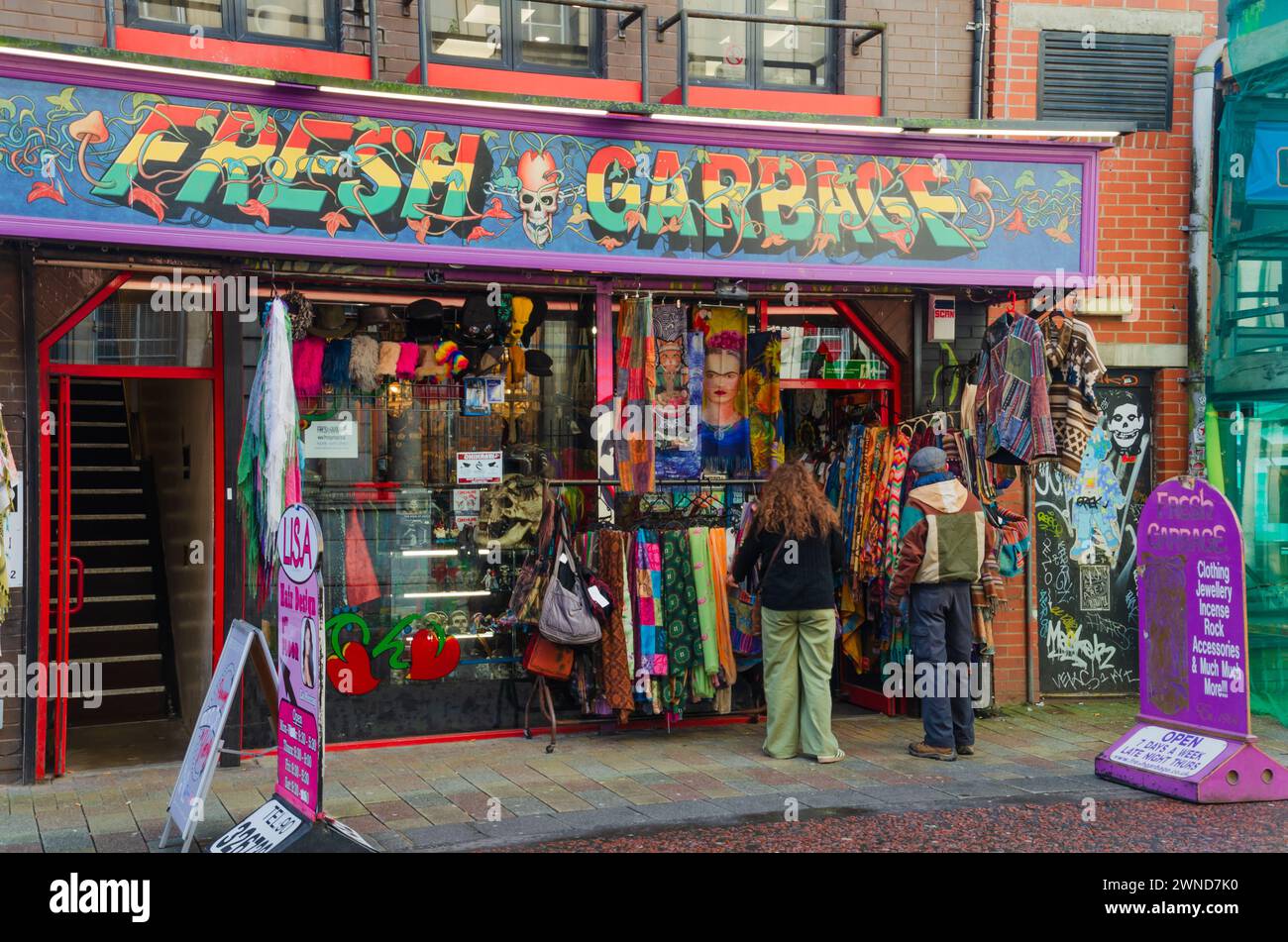 Buying vintage clothes hi-res stock photography and images - Alamy