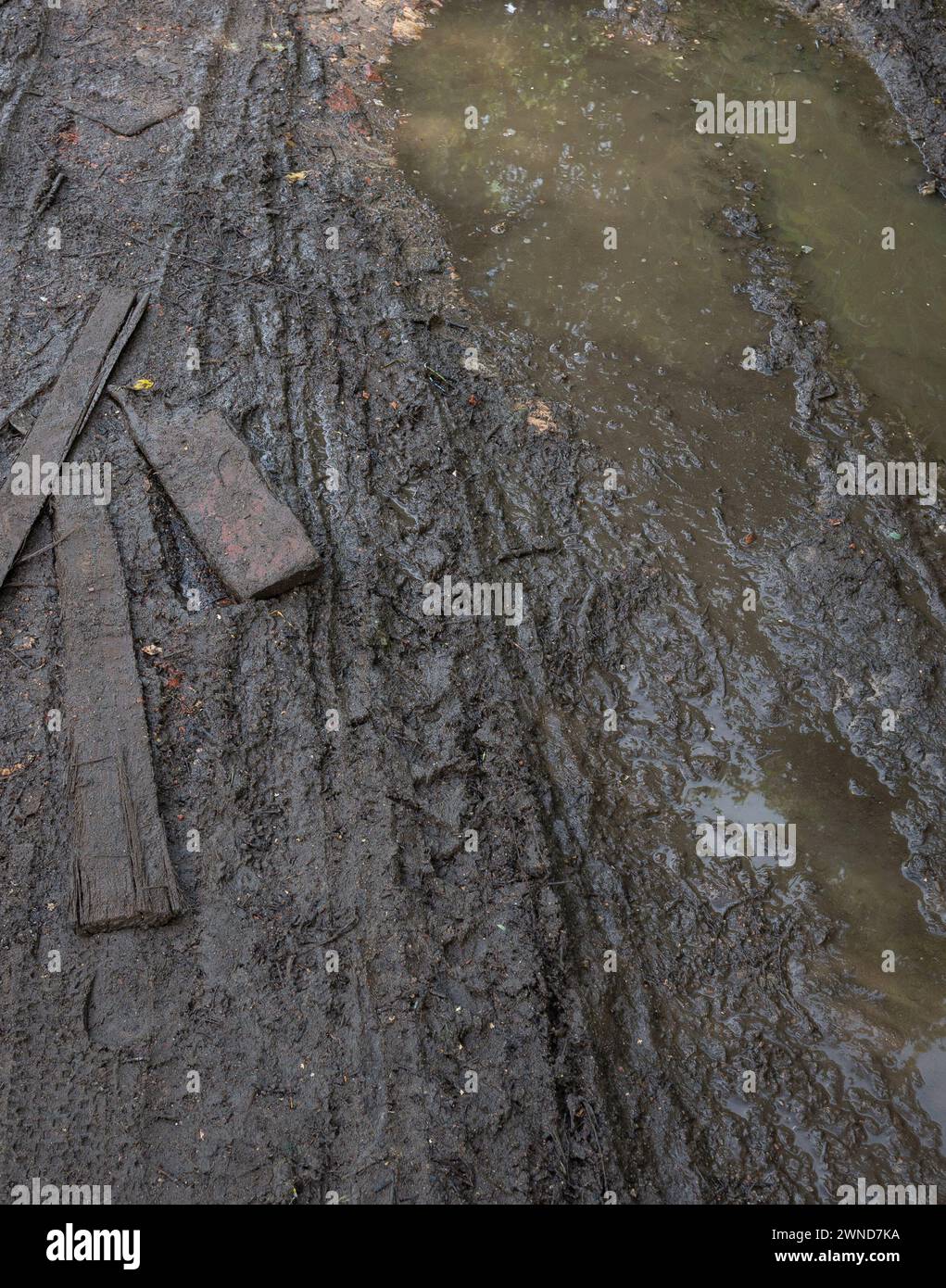 Wet track conditions hi-res stock photography and images - Alamy
