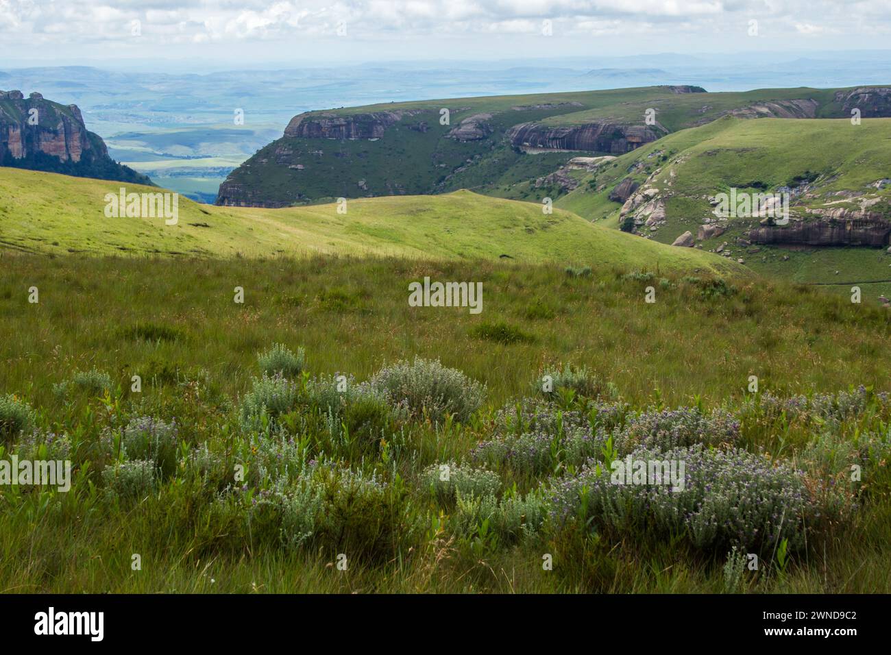 View towards the edge of a plateau in the Drakensberg mountains, with ...