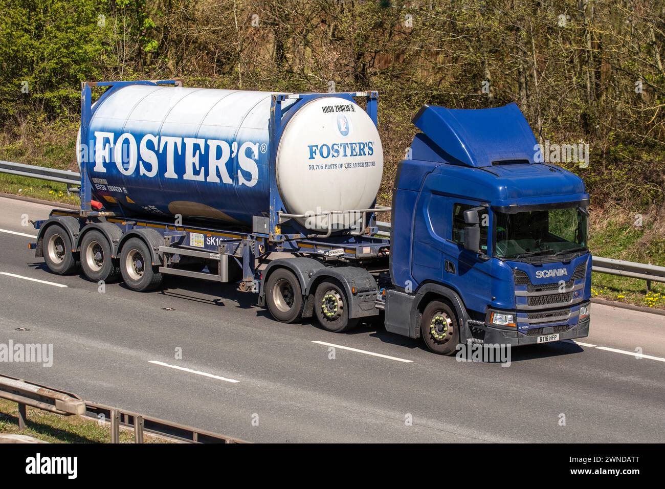FOSTERS 50705 pints of Amber Nectar. Scania tractor unit with beer ...