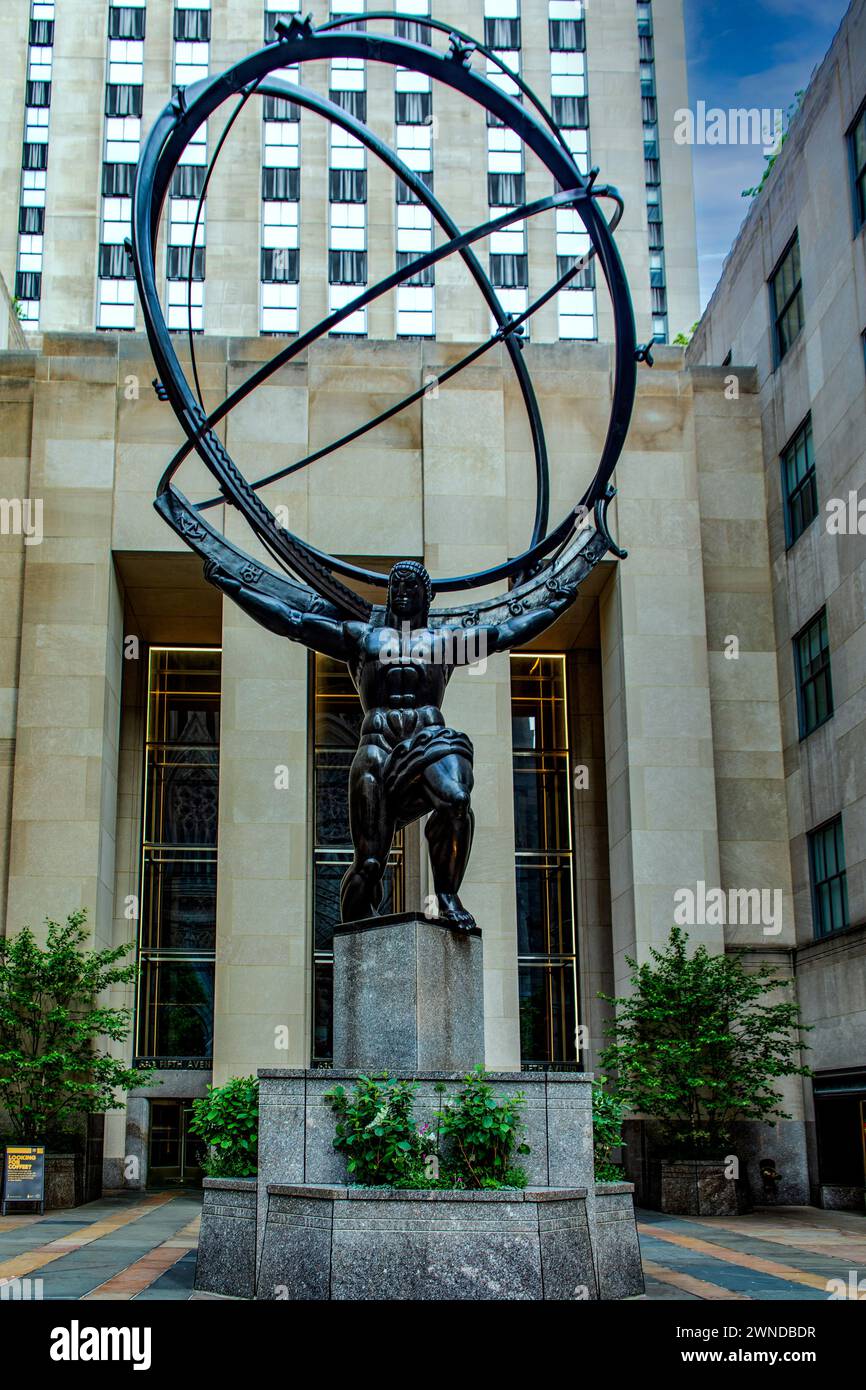 Atlas is a bronze statue in Rockefeller Center, inside the courtyard of ...