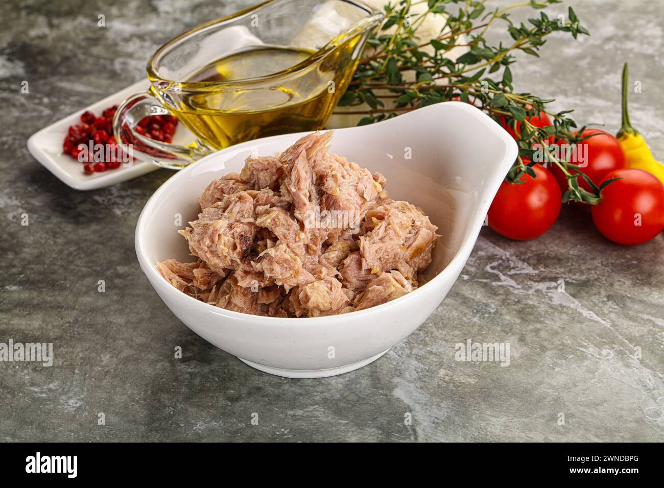 Canned tuna fillet with oil for salad Stock Photo - Alamy