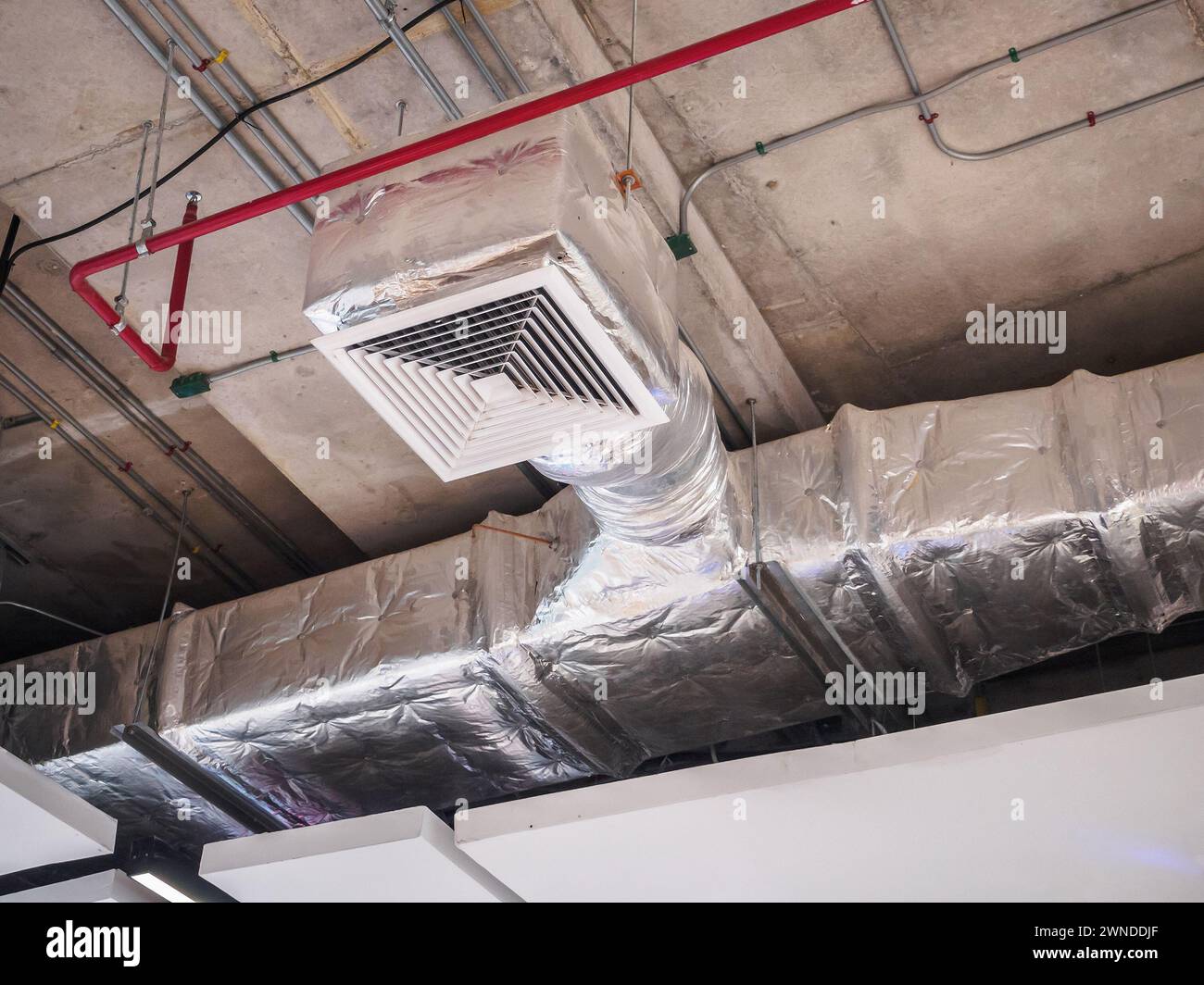 Hvac system and factory ceiling hi-res stock photography and images - Alamy