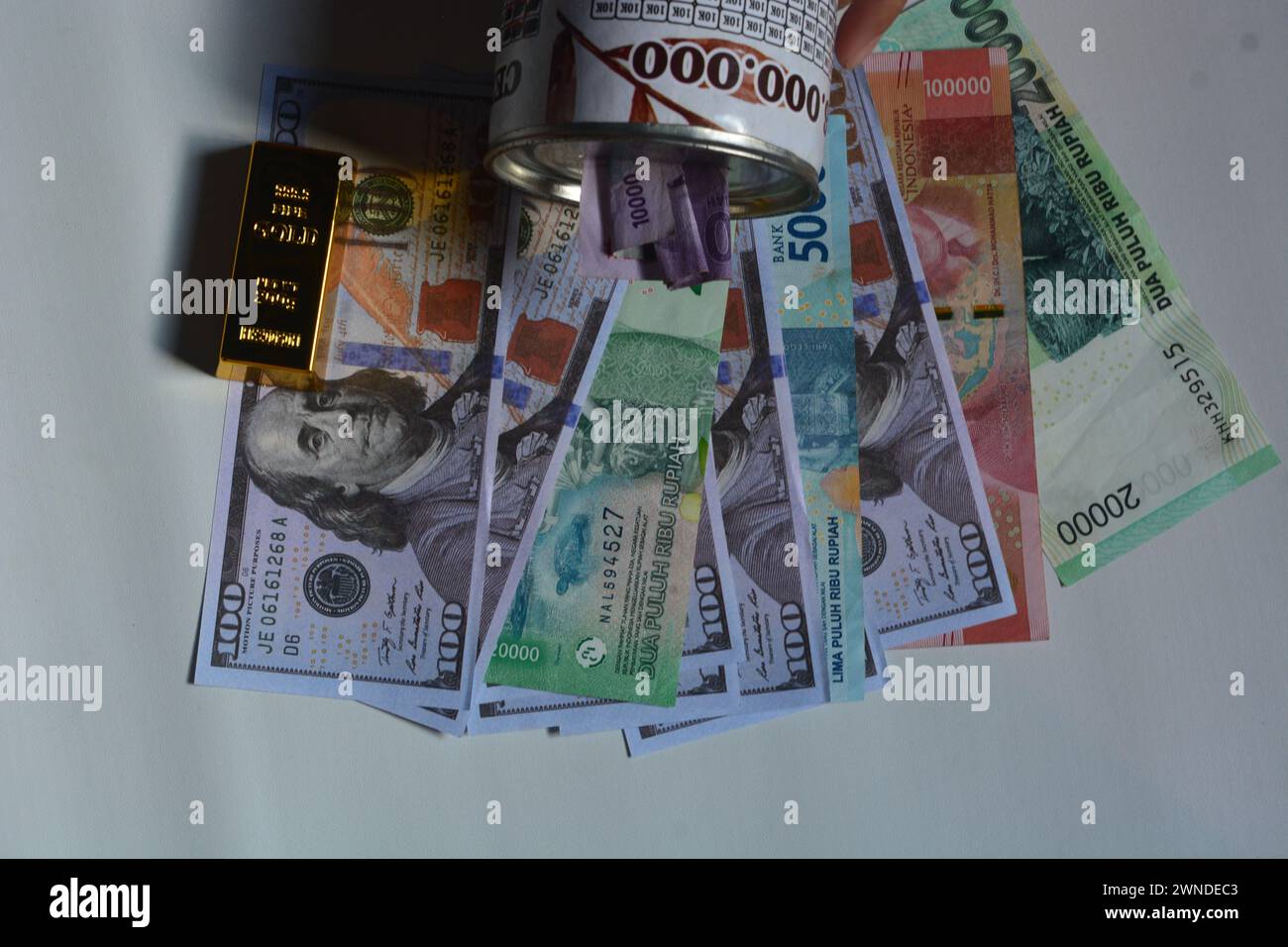 100 dollar bill gold bars hi-res stock photography and images - Alamy