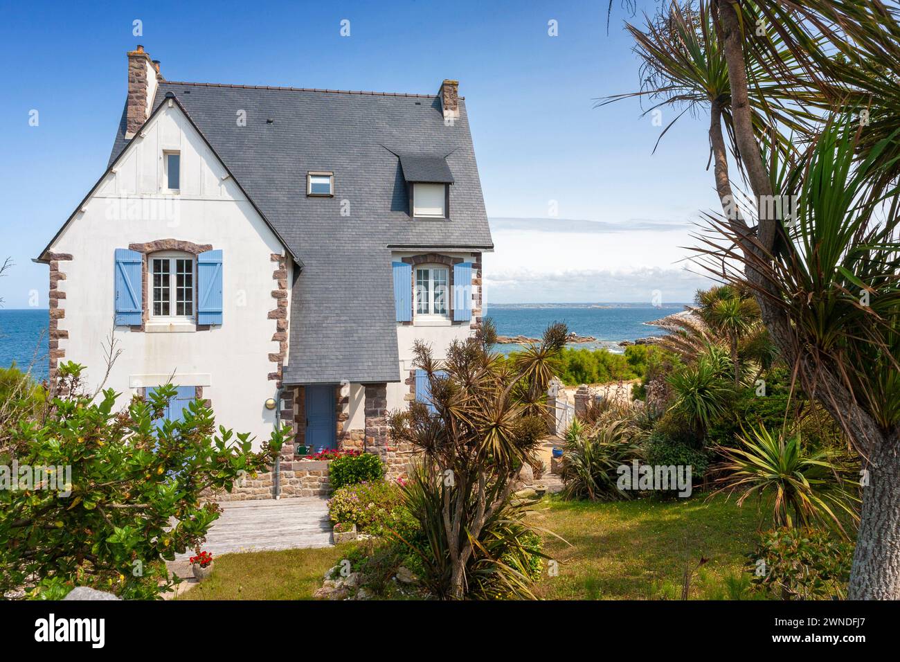 Pretty house with slate-roof and shuttered windows on Pointe de Bloscon ...