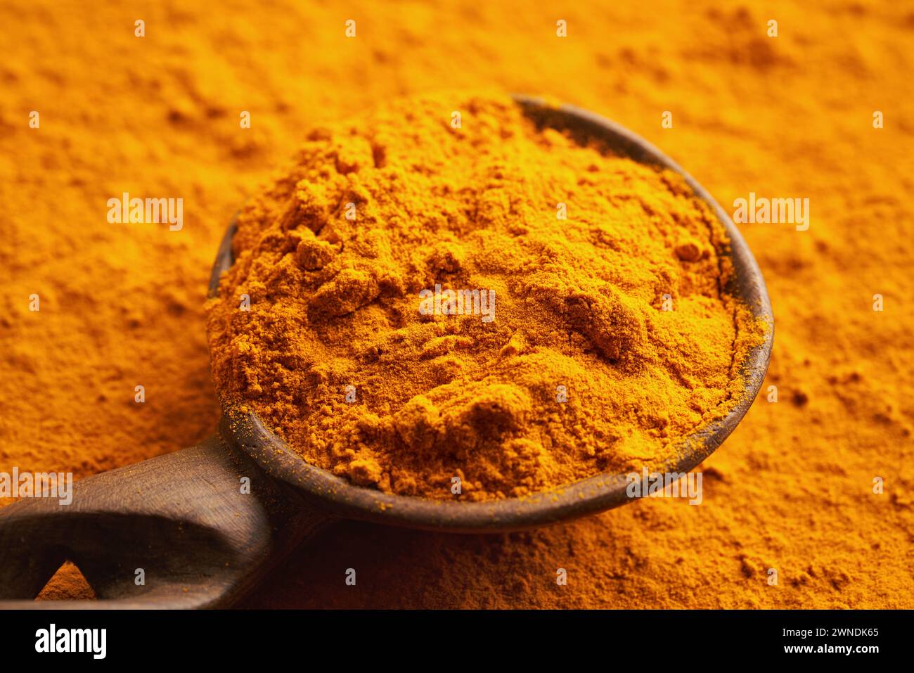 Ground turmeric root hi-res stock photography and images - Alamy