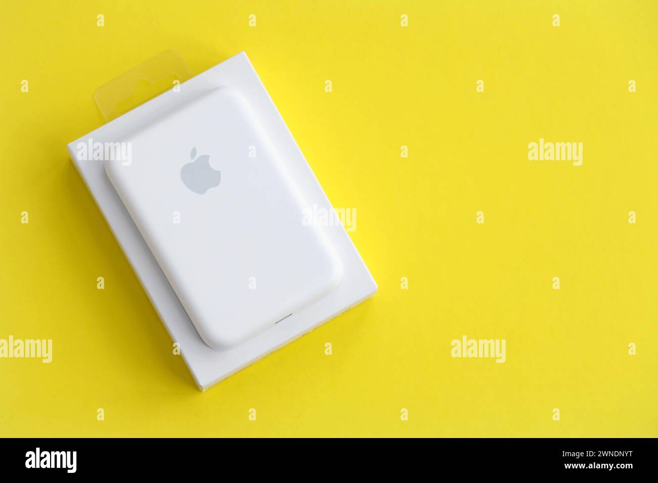 Apple magsafe battery pack hi-res stock photography and images - Alamy