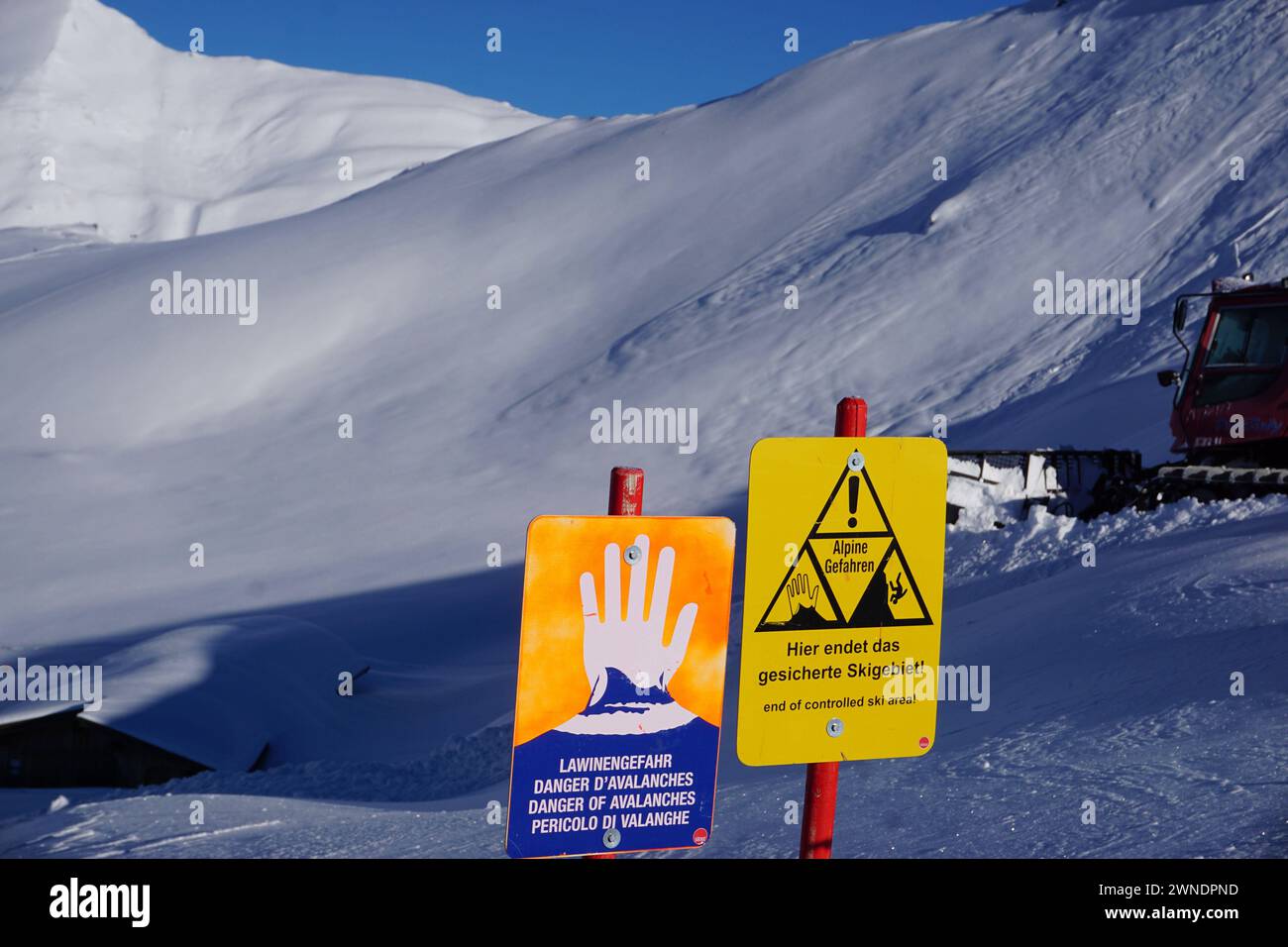Hintertuxer Gletscher, Österreich 10. Januar 2024: Ende des gesicherten ...