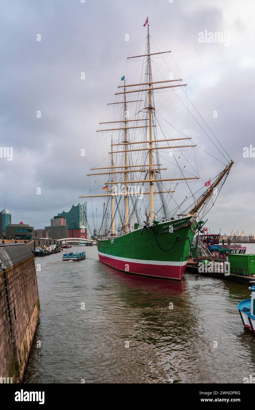 View of the sailing ship Rickmer Rickmers in Hamburg Stock Photo - Alamy