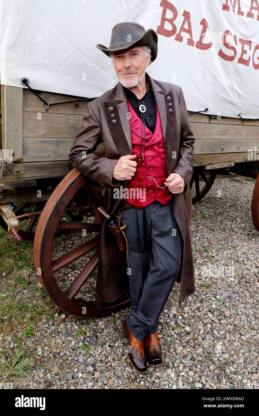 Nick Wilder bei der Präsentation der Gaststars von Winnetou II ...