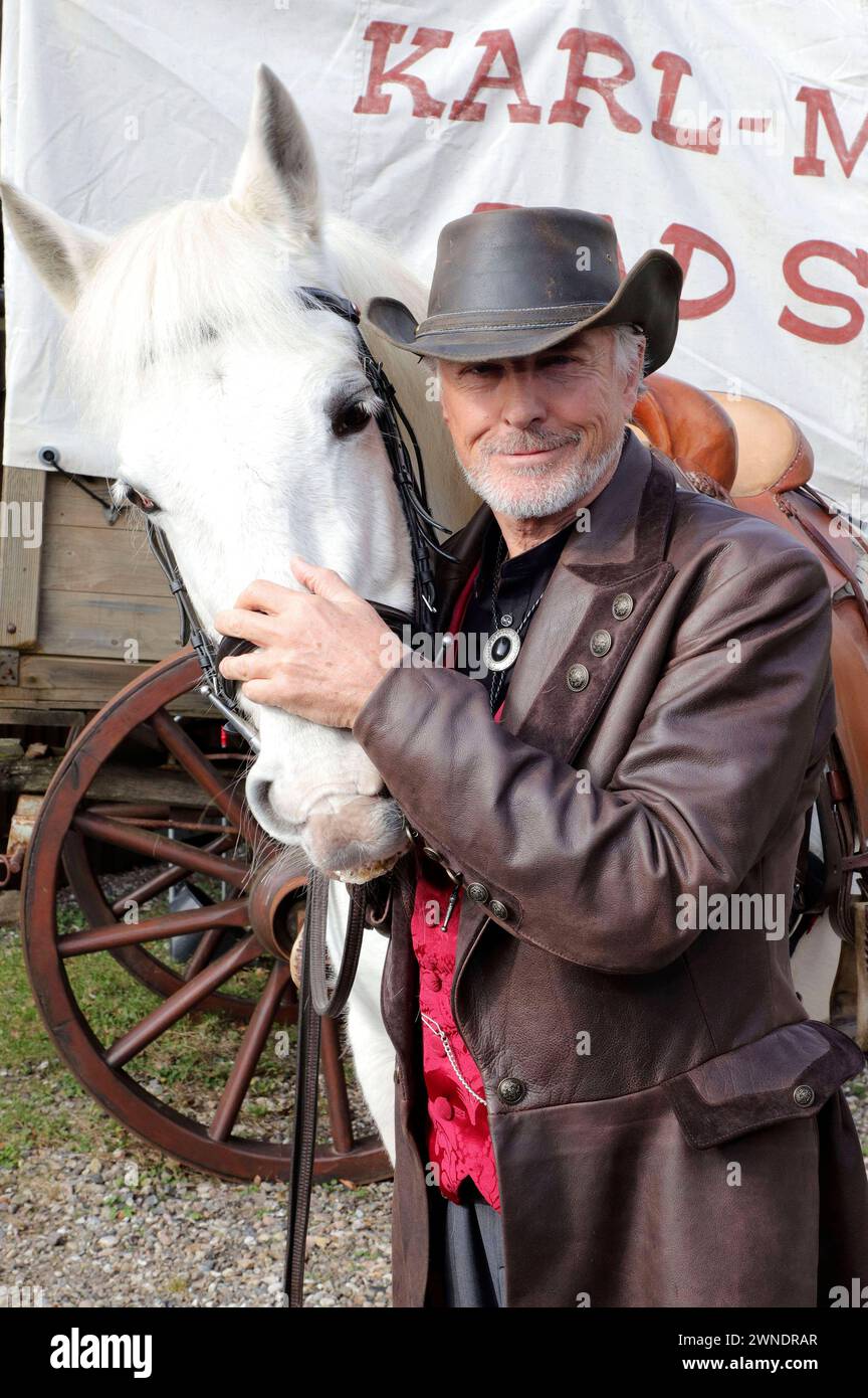 Nick Wilder bei der Präsentation der Gaststars von Winnetou II ...