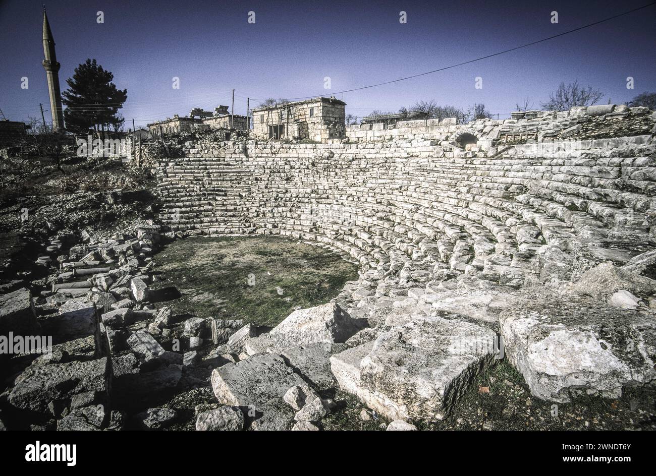 Teatro romano .Pueblo de Uzuncaburç(diocesarea). Silifke.Mediterraneo ...