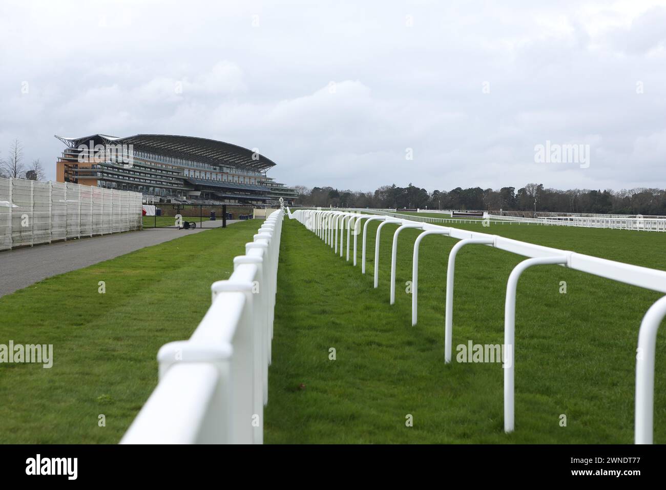 Grandstand at racecourse hi-res stock photography and images - Alamy