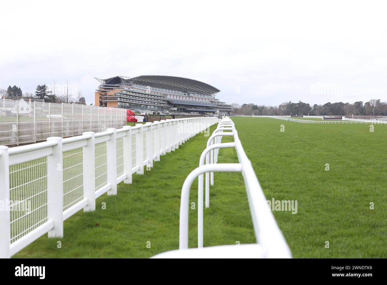 Ascot racecourse hi-res stock photography and images - Alamy