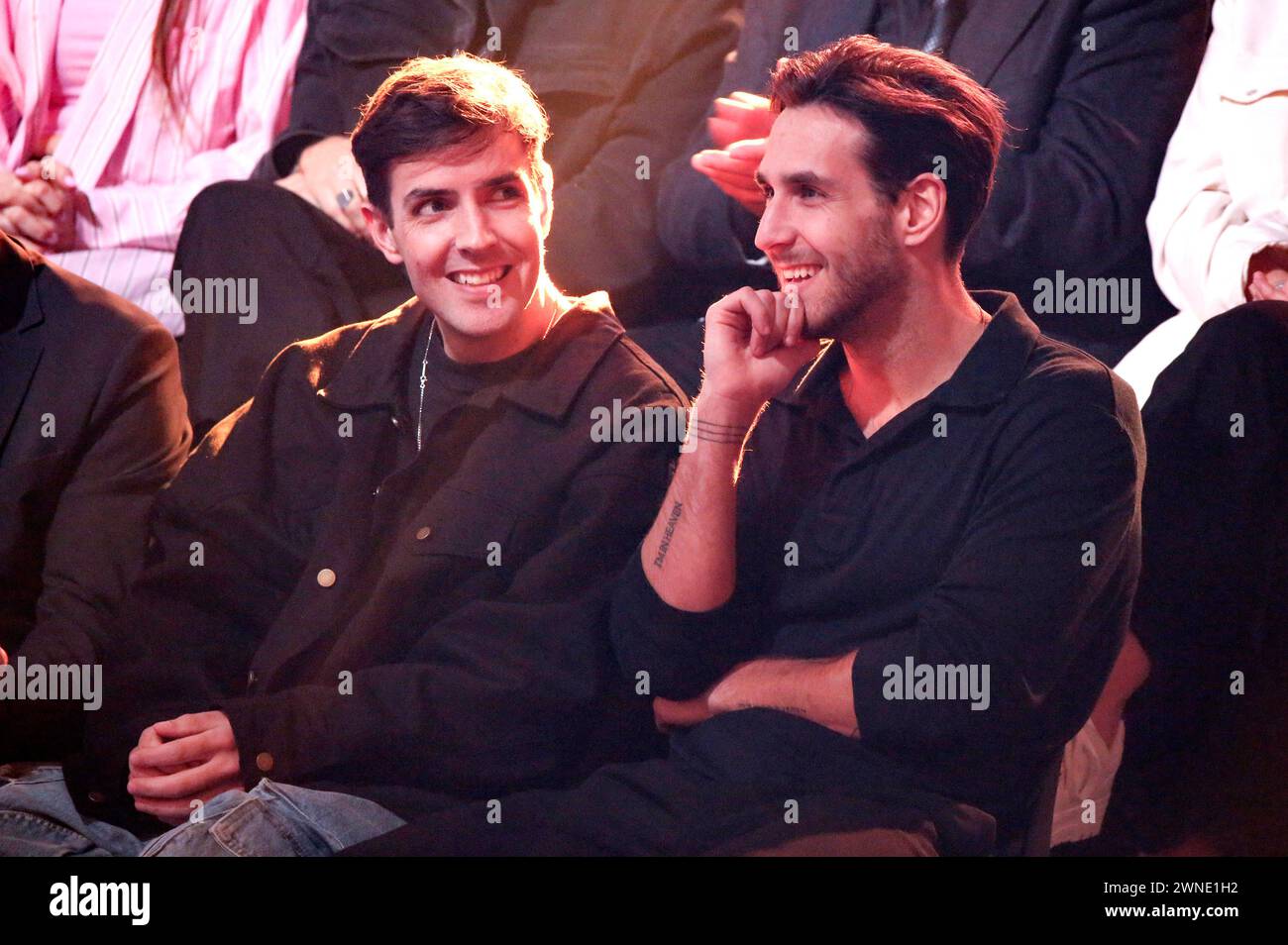 Aaron Keller und Joshua Keller in der ersten Live-Show der 17. Staffel ...