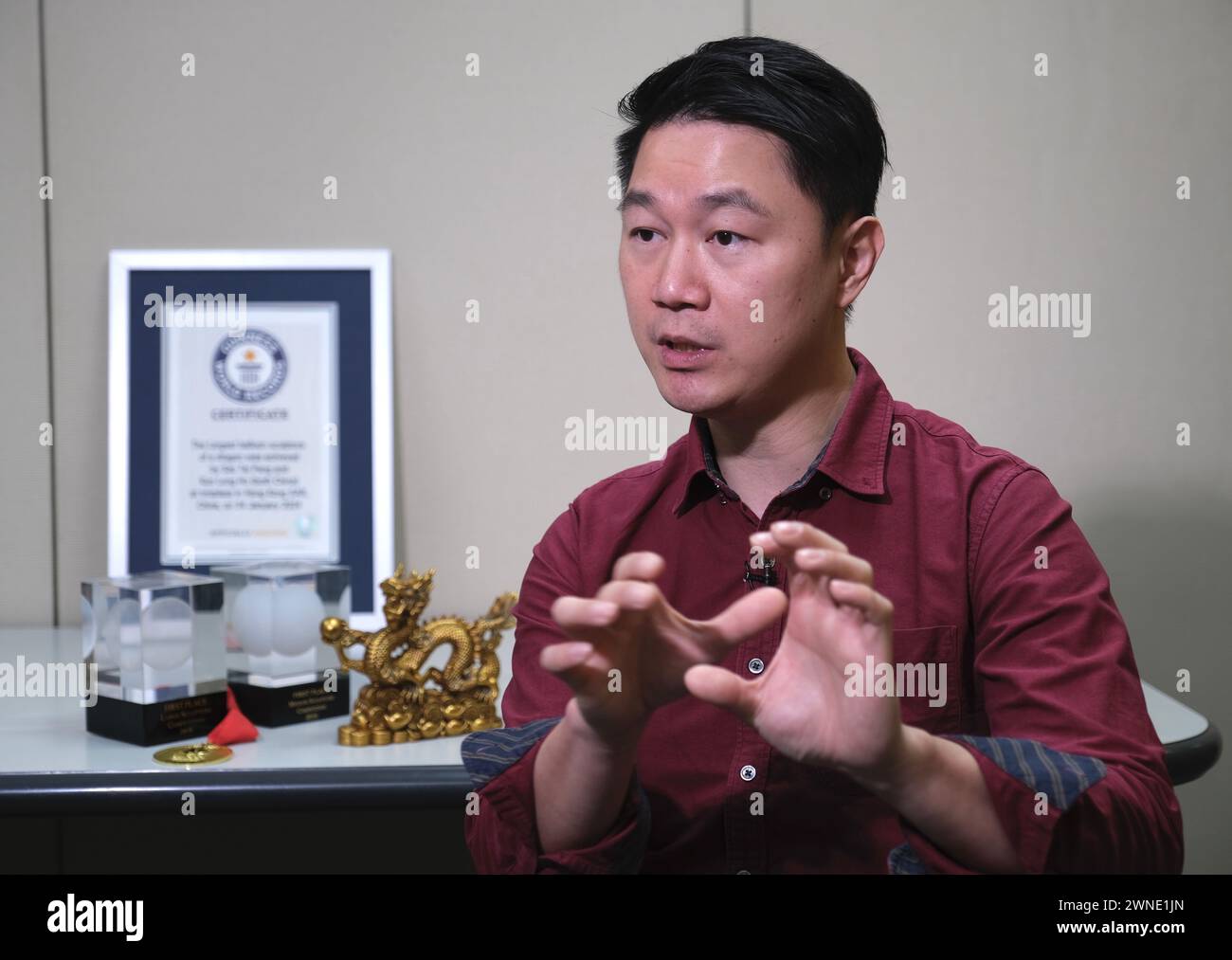 (240302) -- HONG KONG, March 2, 2024 (Xinhua) -- Hong Kong balloon ...