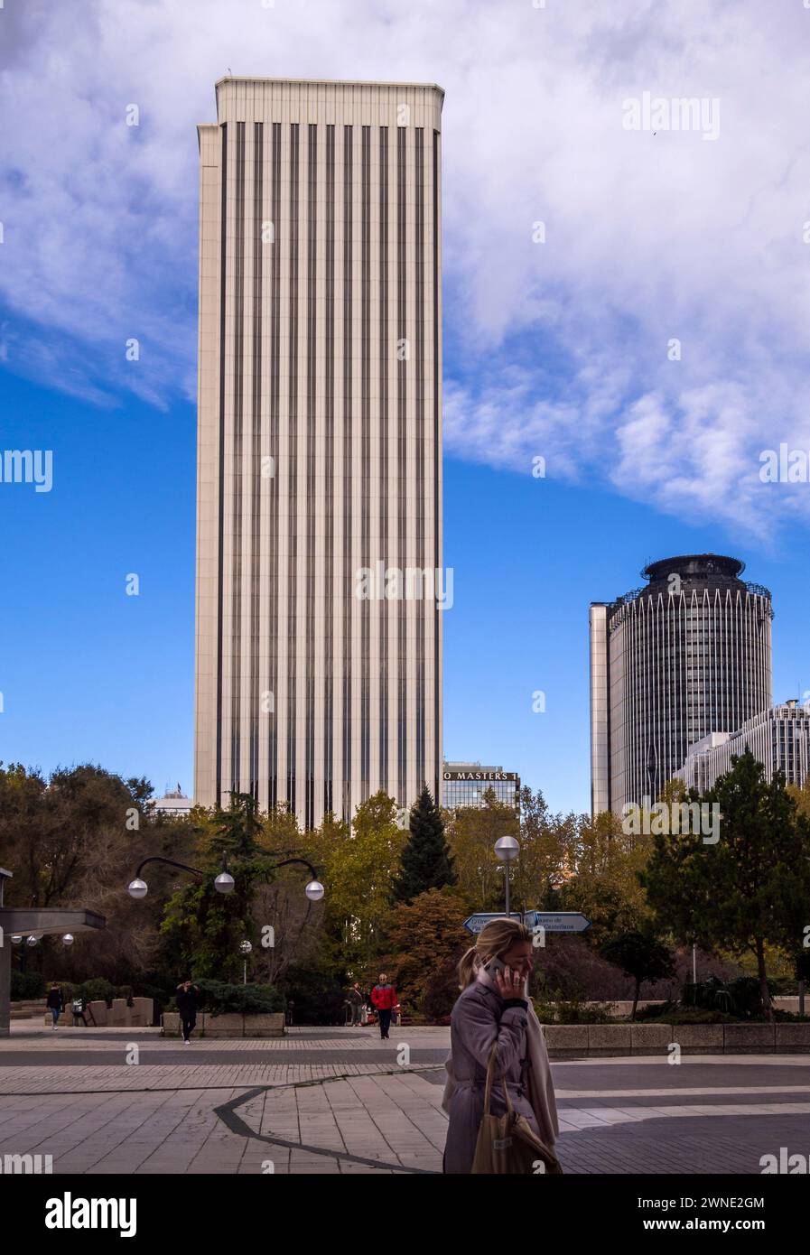 Torre rascacielos hi-res stock photography and images - Alamy