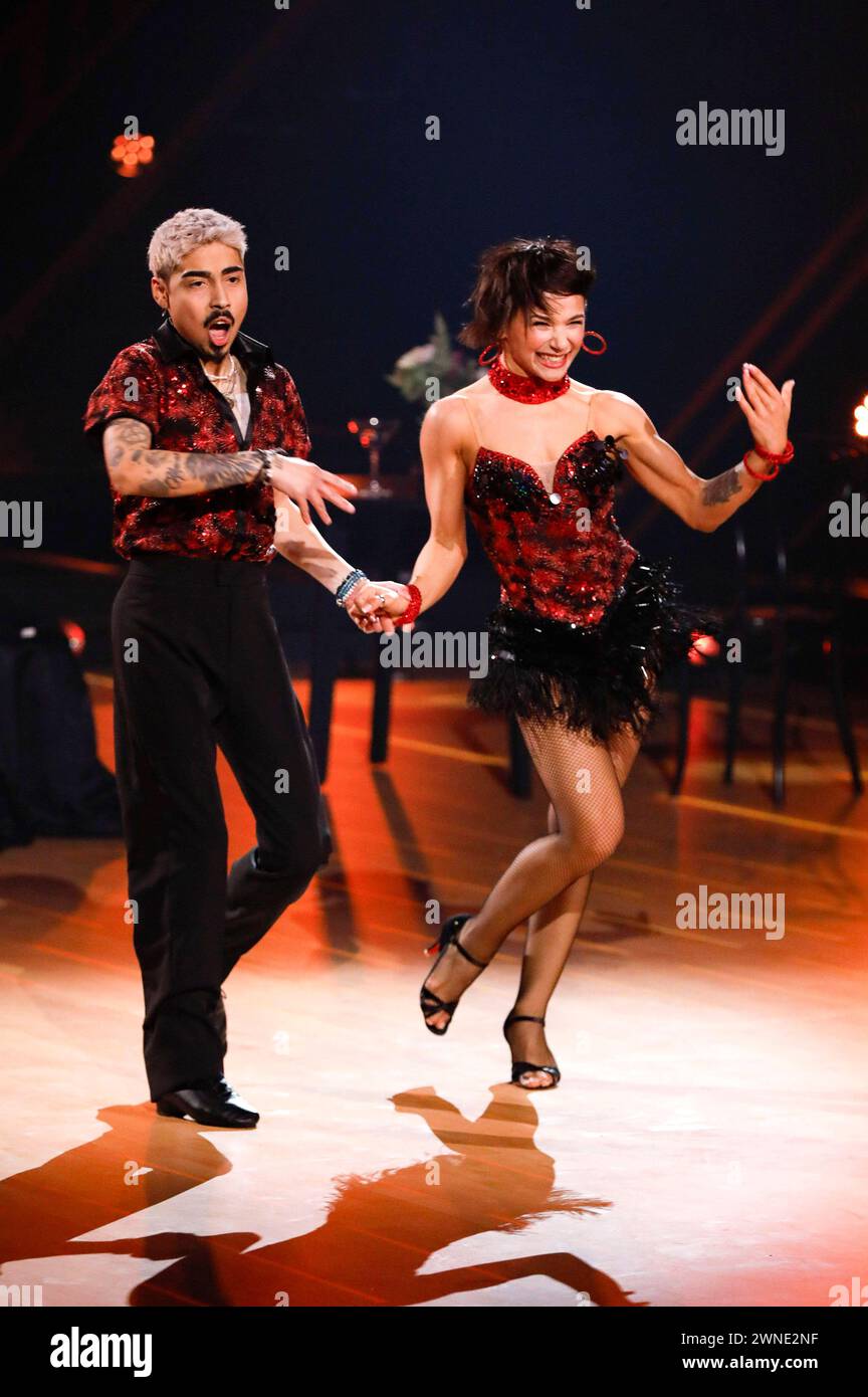 Tony Bauer mit Anastasia Stan in der ersten Live-Show der 17. Staffel ...