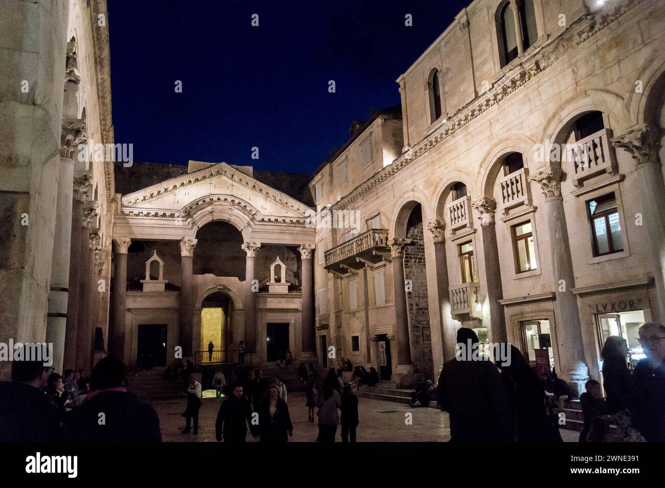 Classical peristyle hi-res stock photography and images - Alamy