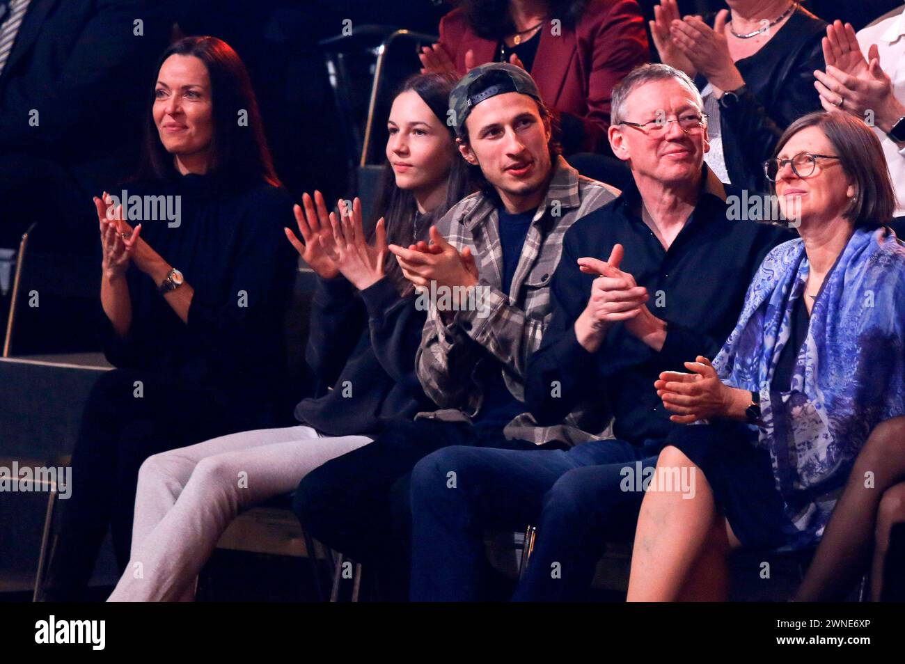 Kate Hall mit Tochter Ayana Haley Hall Soost in der ersten Live-Show ...