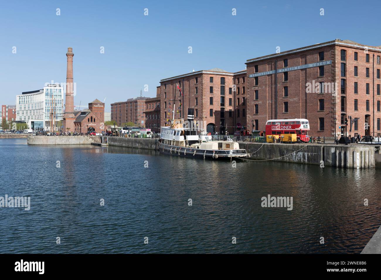 Liverpool tug hi-res stock photography and images - Alamy