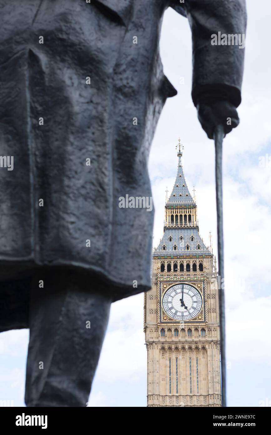 Big ben statue hi-res stock photography and images - Alamy