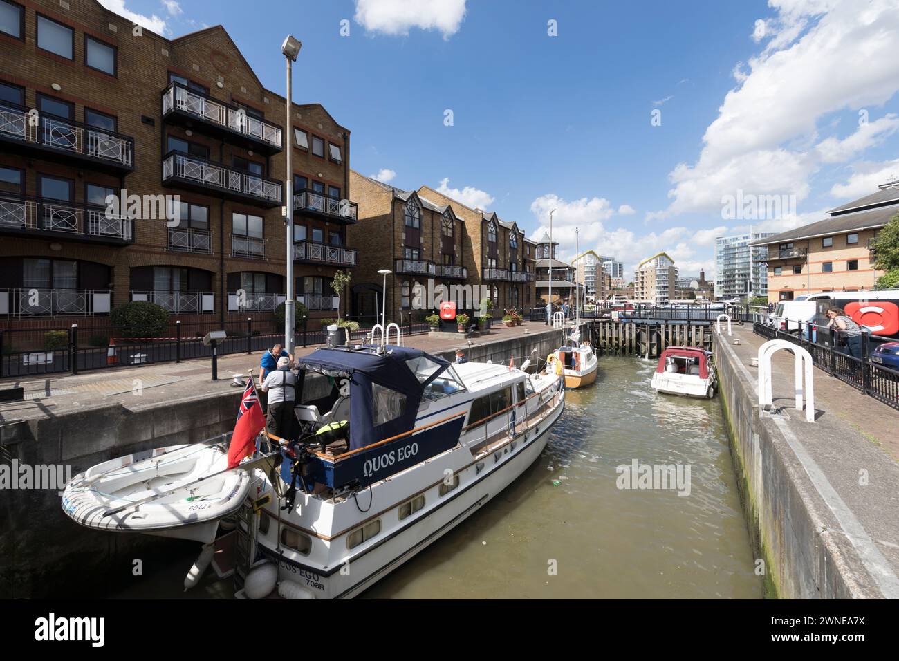 Limehouse ship lock, where the Regents Canal meets the river Thames ...