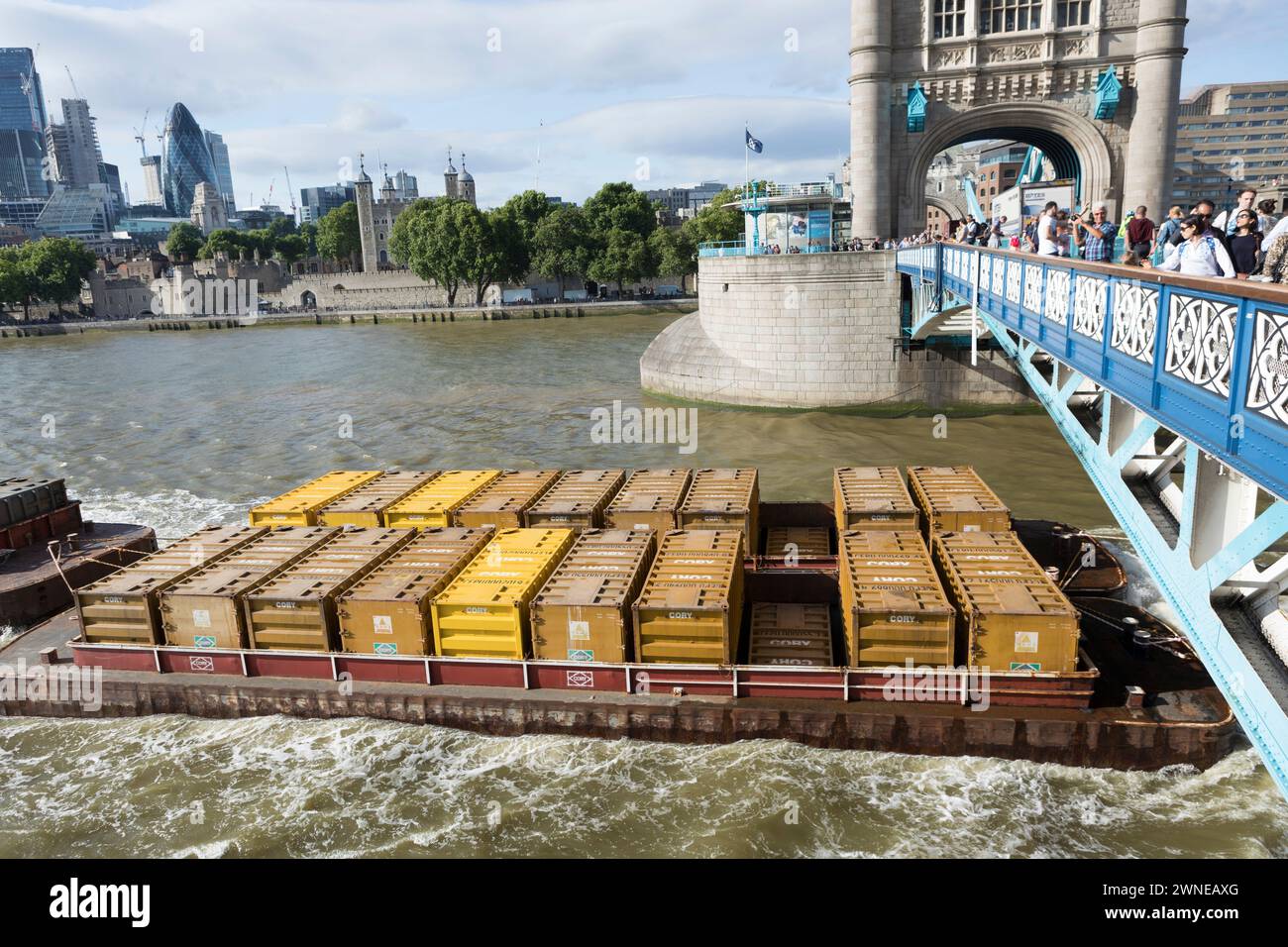 River boat going under bridge hi-res stock photography and images - Alamy