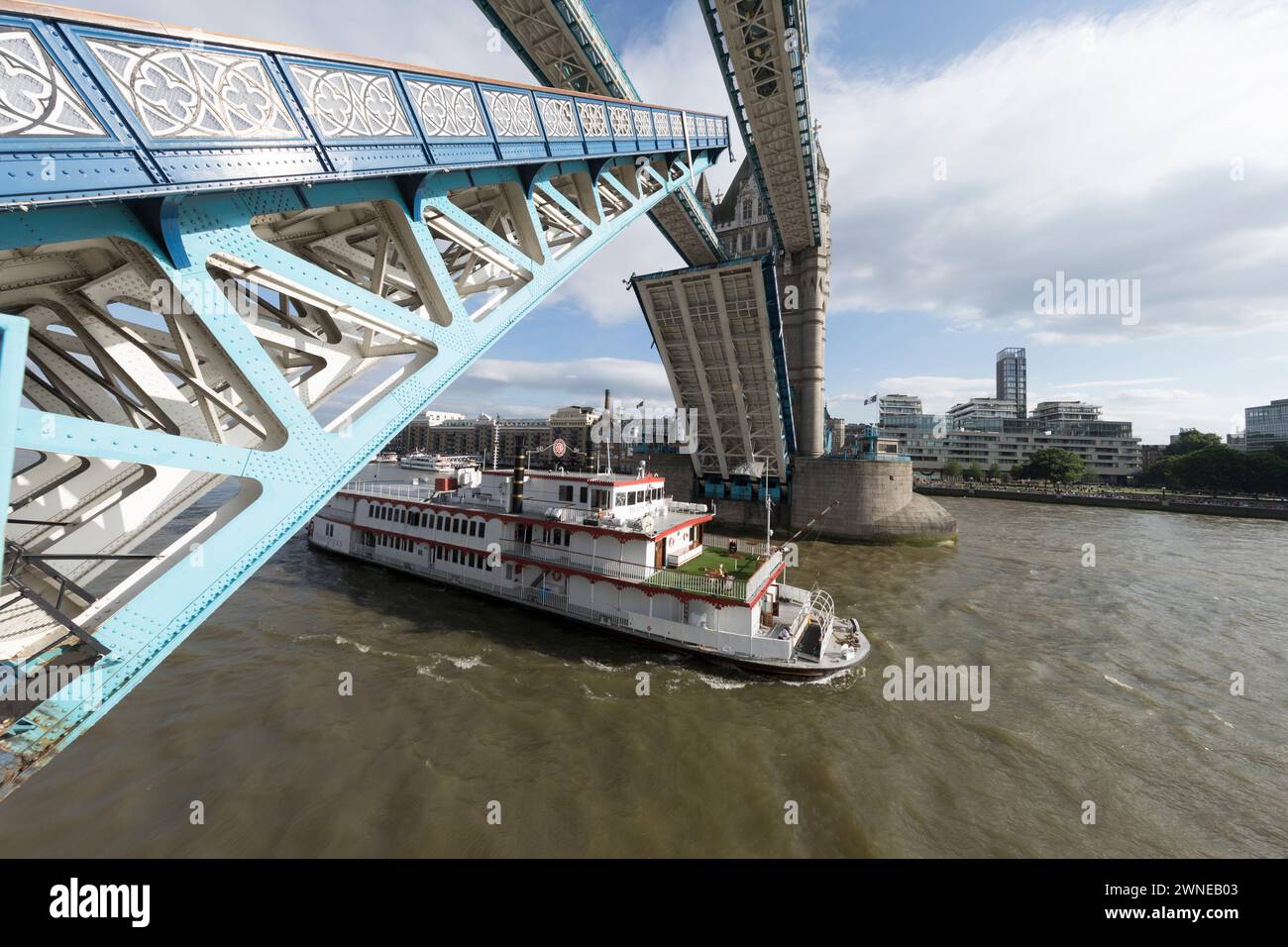 UK, London, the Dixie Queen paddle steamer going through under a raised ...