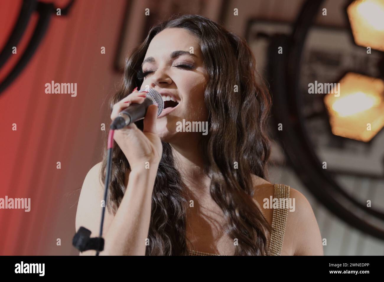 Countrysängerin Hannah Ellis beim C2C 2024 in Berlin Auftritt beim ...