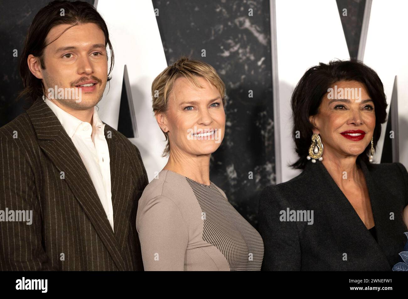 Nick Robinson, Robin Wright und Shohreh Aghdashloo bei der Premiere des ...