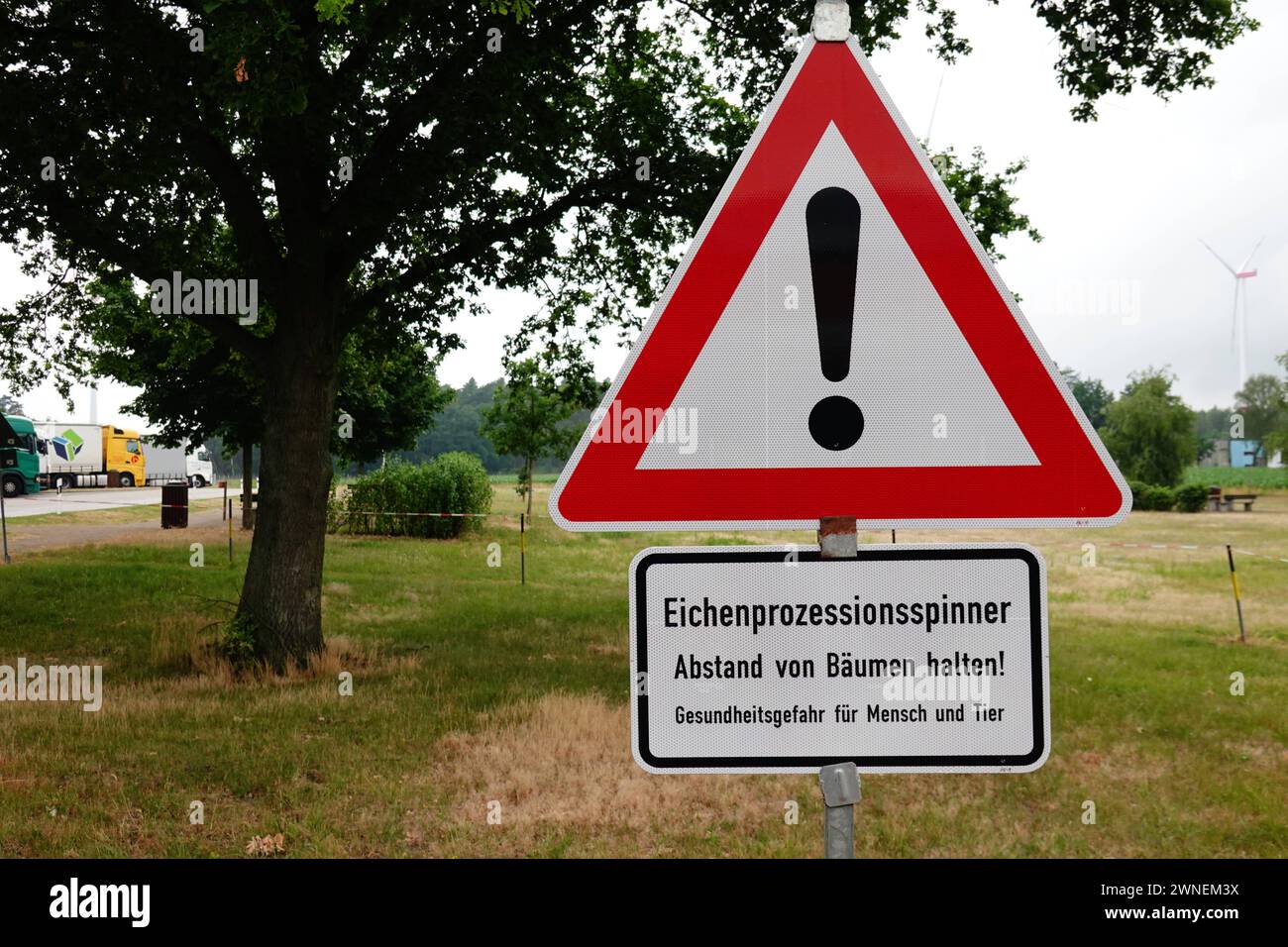 Oak processionary moth warning sign hi-res stock photography and images ...