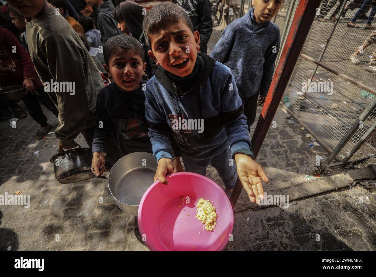 Rafah, Gaza. 01st Mar, 2024. Palestinian childrin wait to receive a ...