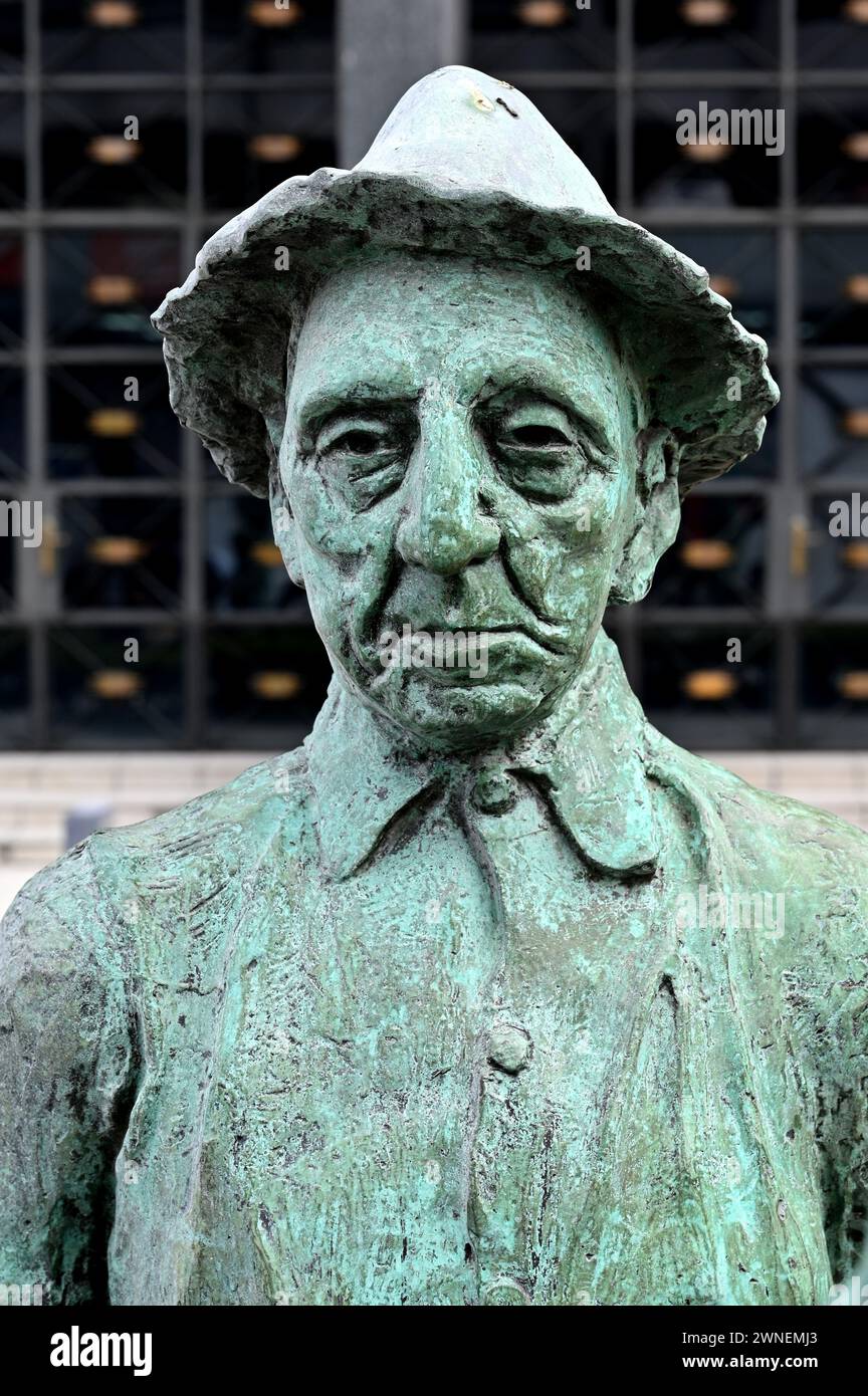 SAN JOSE, COSTA RICA: The Monumento Los Presentes (Monument to Those ...