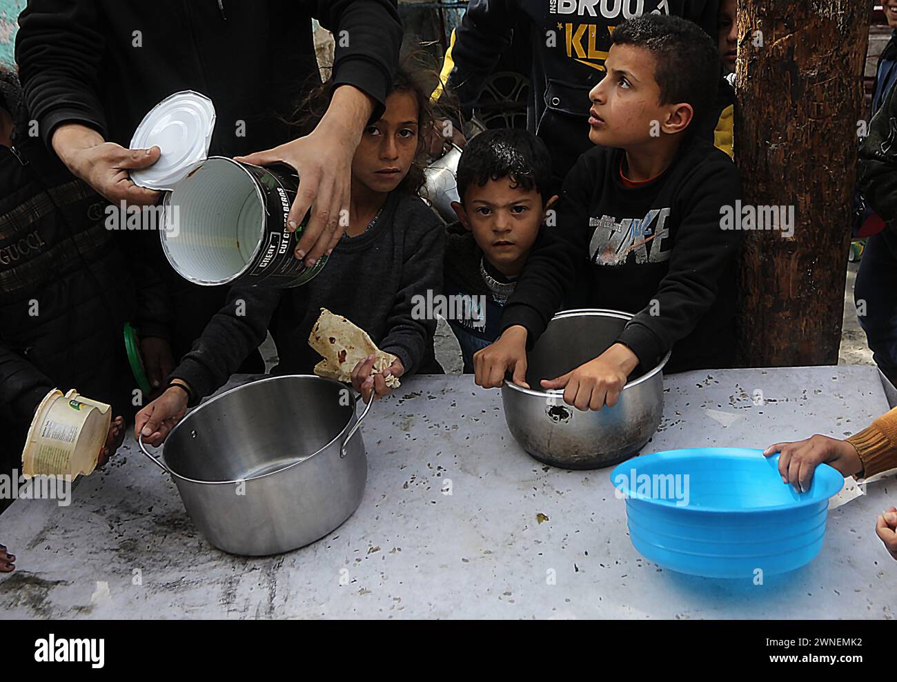 Rafah, Gaza. 01st Mar, 2024. Palestinian childrin wait to receive a ...
