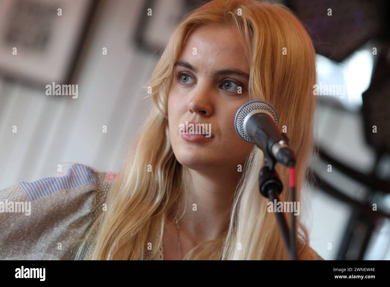 Countrysängerin Zandi Holup beim C2C 2024 in Berlin Auftritt beim ...