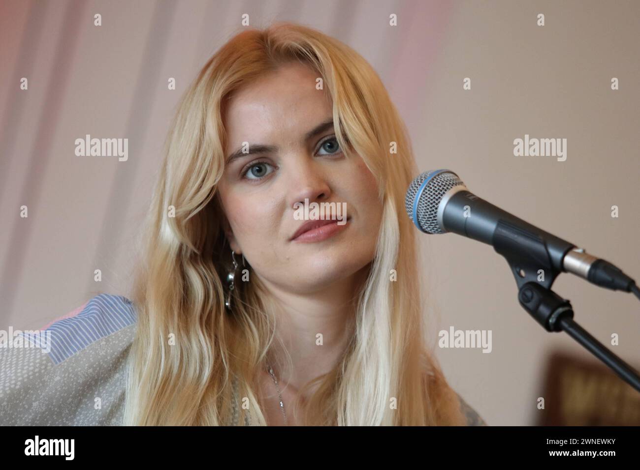 Countrysängerin Zandi Holup beim C2C 2024 in Berlin Auftritt beim ...