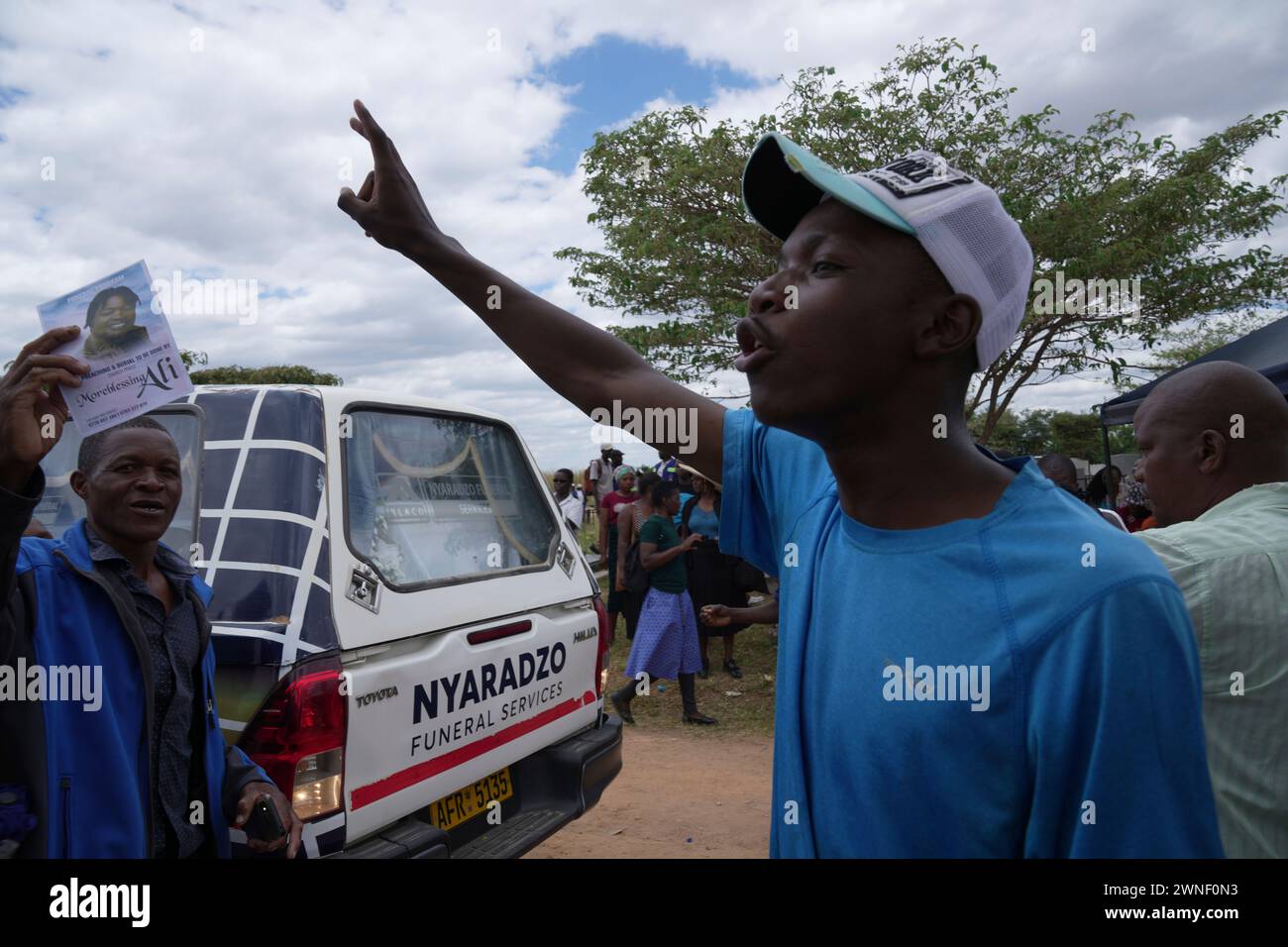 Opposition supporters chant party slogans at the burial of Moreblessing ...