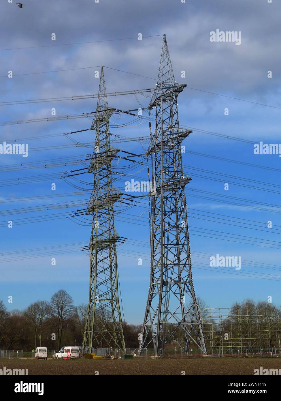 Da stehen die staehlernen Riesen und warten auf ihre primaere ...