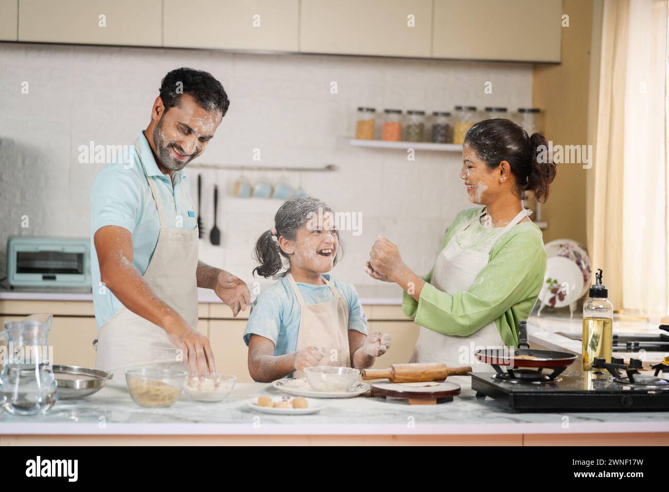 Indian mother and daughter cooking hi-res stock photography and images ...