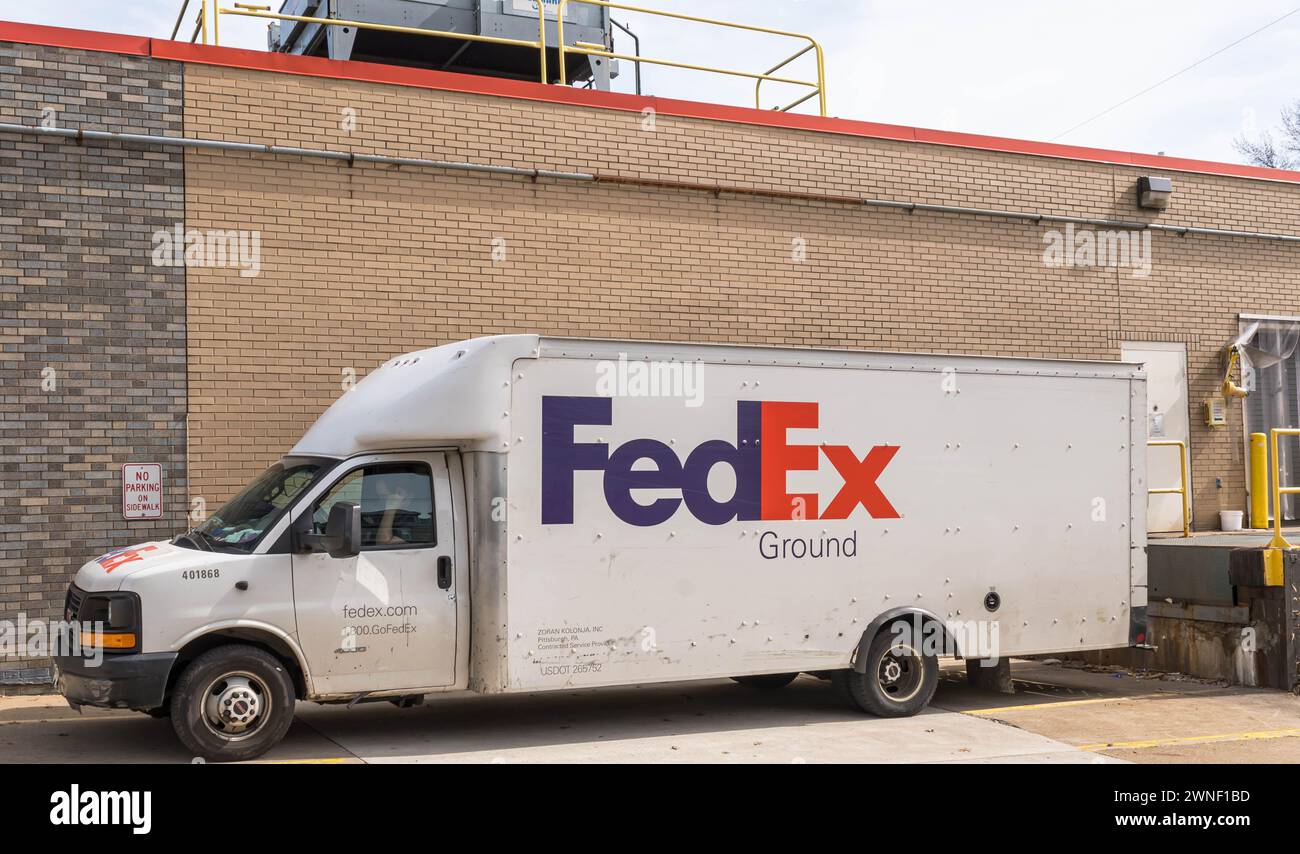 A FedEx ground delivery truck parked next to a building Stock Photo - Alamy